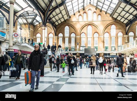 Busy Moving Hi Res Stock Photography And Images Alamy