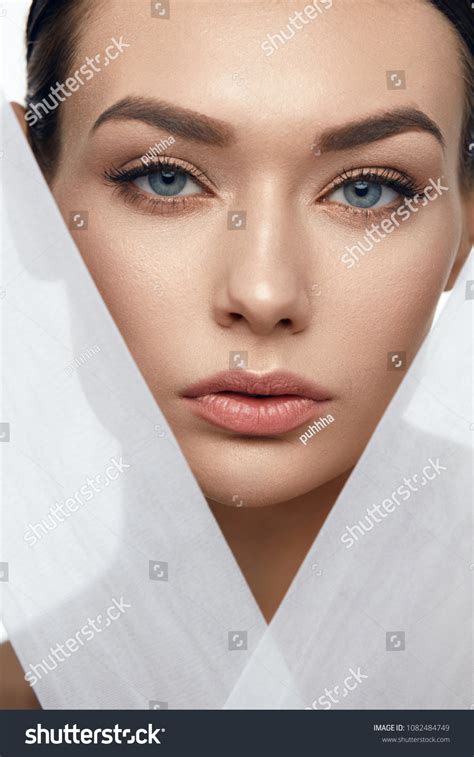 93 864 Beautiful Woman With Tshirt Against Neutral Background Natural