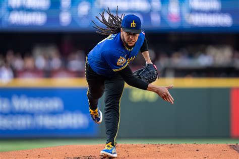White Sox Acquiring Luis Castillo From Mariners In Splash Ahead Of