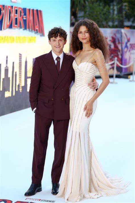 Spider Man Producer Asked Tom Holland And Zendaya Not To Date