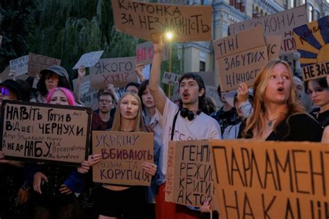 L Ukraine va corriger la loi anticorruption critiquée dit un