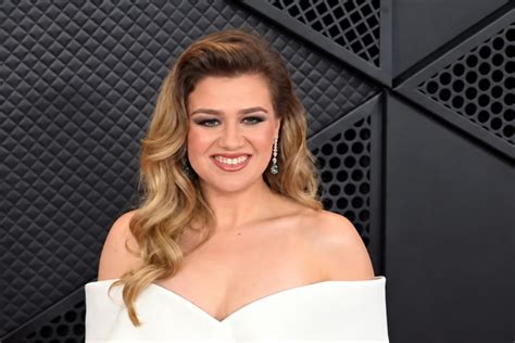 Kelly Clarkson Says She Was Treated Differently At Brooklyn Store — Now