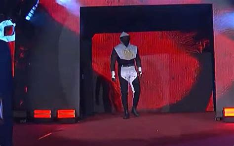 Omos Officially Debuts In Aaa At Triplemanía Xxxiii After Months Off Wwe Tv