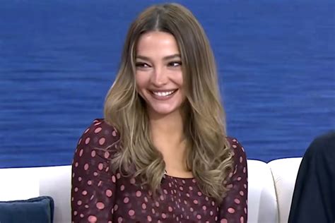 Madelyn Cline Reacts To Sabrina Carpenters ‘house Tour Getting Vma