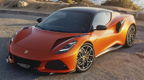Lotus Emira 420 Vier Fäuste