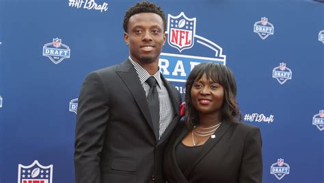 Eli Apple Defends Mothers Criticism Of Giants Handling Of Josh Brown