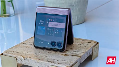 Phone Comparisons Motorola Razr 2026 Vs Samsung Galaxy Z Flip 7 Fe
