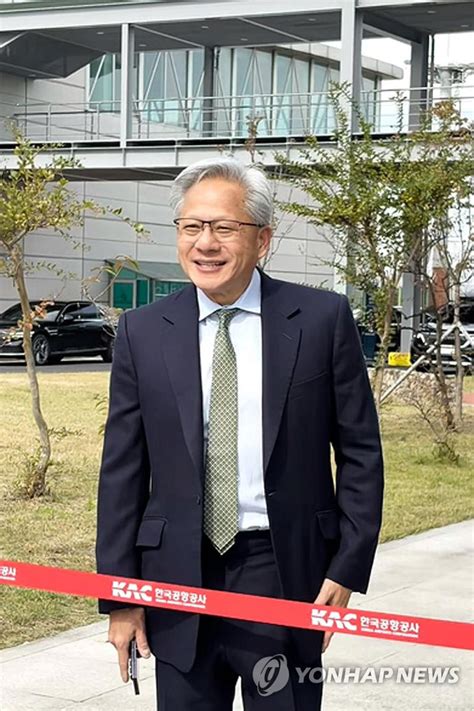 경주apec 젠슨황 환영해 줘서 고맙다웰컴 가는 곳마다 인기