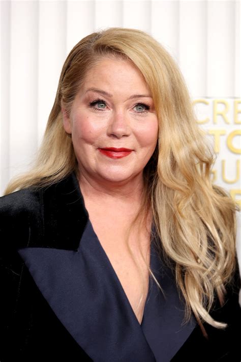 Christina Applegate Talks 1st Signs Of Ms While Filming Dead To Me