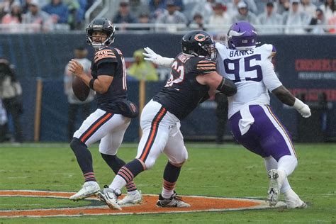 Mn Vikings Caleb Banks Film Shows Flashes Ahead Of Buccaneers Game