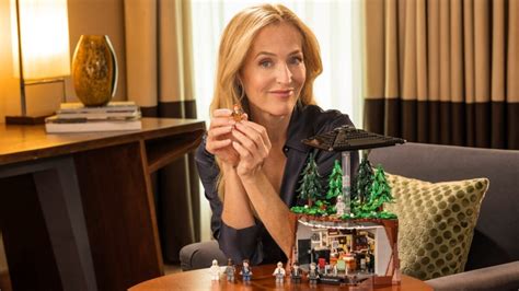 Gillian Anderson Reopens The X Files In New Lego Commercial