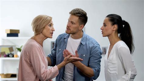 Womans Fiancé Tells Her To Apologize After His Sister Insulted Her