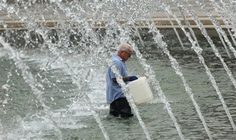 Woman Charged Over Vandalism Of Washingtons World War Ii Memorial