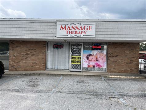 South Carolina Police Conduct Search Warrant At Massage Parlor Wyff