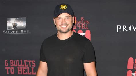 Tom Welling Brushes Off Exposing Himself In Hotel Window Selfie Rova