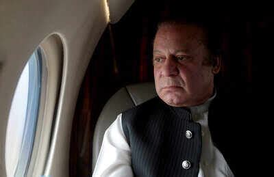Live Nawaz Sharif Maryam Nawaz In Pakistan Plane Carrying Nawaz