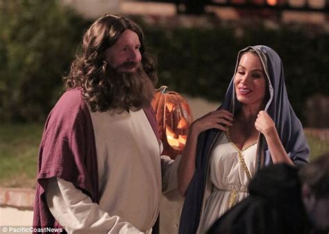 Sofia Vergara Dresses As Virgin Mary While Ed Oneill Goes As Joseph