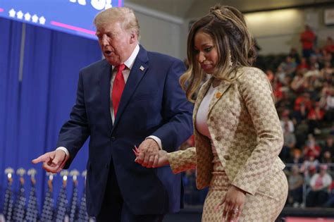 Trump Compliments Nicki Minajs ‘beautiful Ass As White House Teases