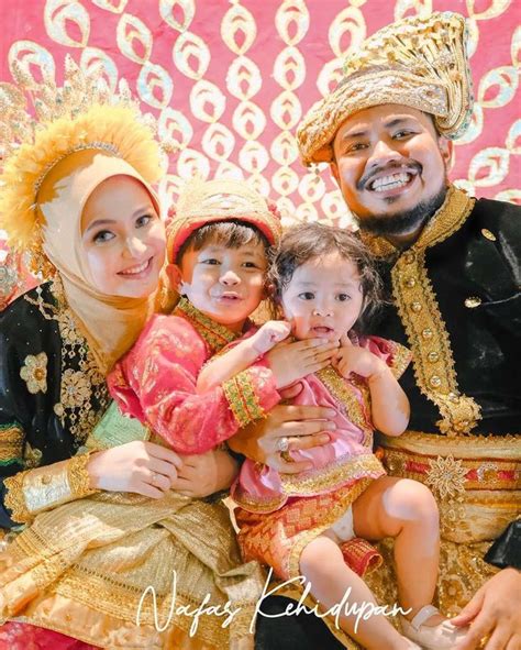 7 Potret Indah Istri Komika Rigen Yang Cantik Dan Memesona Meski Sedang