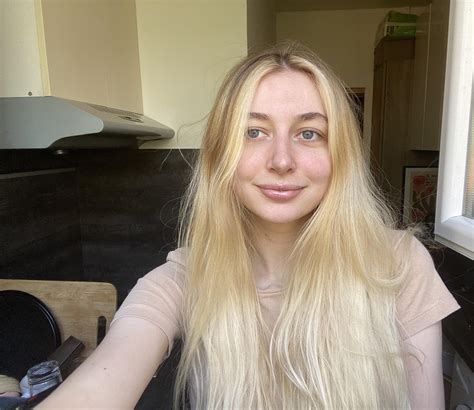 Rare Smiling Selfie 🌼 F19 R Selfie Heaven