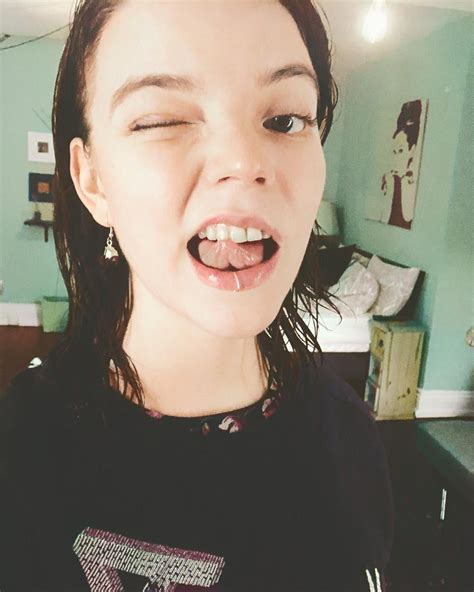 Face R Anyataylorjoy