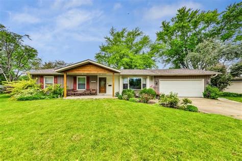 1660 Lin Lor Ct Elgin Il 60123 42 Photos Movoto