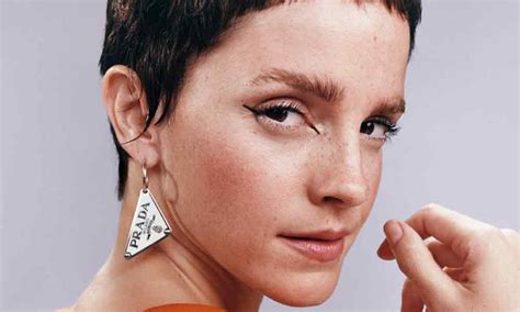 Emma Watson Il Nuovo Look Capelli Con Pixie Cut E Frangia