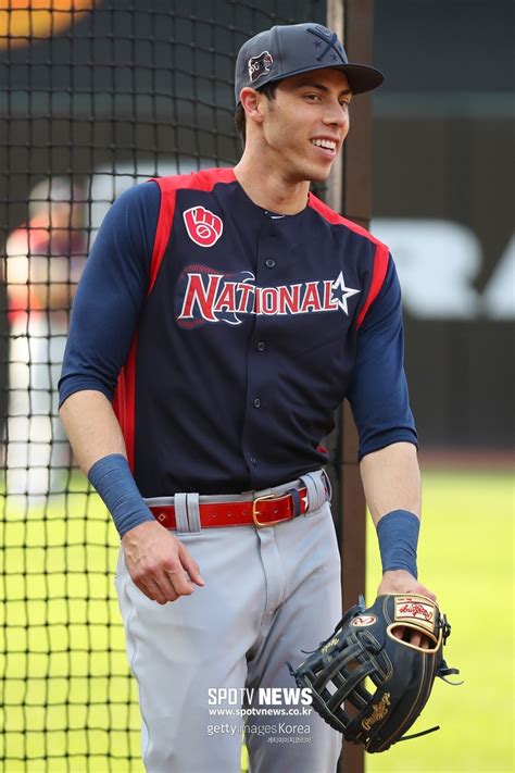 유니폼 싹 벗은 옐리치 누드 사진 찍고 좋은 경험이다