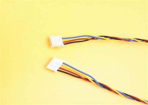 Jst Phr 4ピン20mmピッチul1332 24awg Fep 4へのjst Phr 4ピン20mmピッチは馬具をワイヤーで縛ります