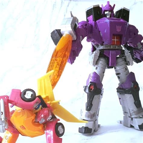 Transformers Kingdom Leader Class Galvatron In Hand Images Transformers News Tfw2005