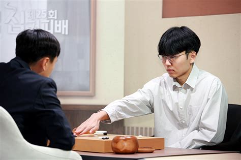 2018년 9단이 된 신진서 20기 24기에 우승한 바 있다 49개월 연속 한국랭킹 1위를 지키고 있다