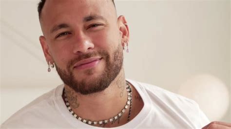 Neymar Fez Questão Da Presença De Uma Pessoa Especial Em Reestreia Pelo Santos Saiba Quem é