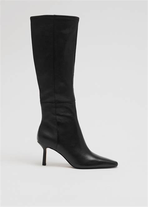 Taylor Swift Styled Black Boots And A Brown Coat In New York Who What