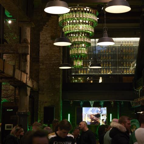 Does Whiskey Age In The Bottle Our Guide To Whiskey Ageing