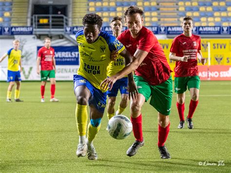 Prestaties Van Jonge Kanarie Jay David Balanda 17 Smaken Naar Meer