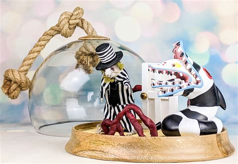 Beetlejuice Lite Up Sandworm Mouse Glass Dome Scenic City Oddities