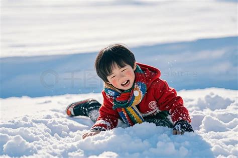 受伤数字艺术 儿童春节期间在雪地玩耍时摔倒手部擦伤意外受伤症状医疗人像摄影图 Ai人像免费下载4096像素编号71166736 千图网