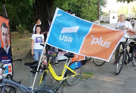 Usr Au Plecat Din Partid 400 De Membri și Au Venit 100 în Ultimele