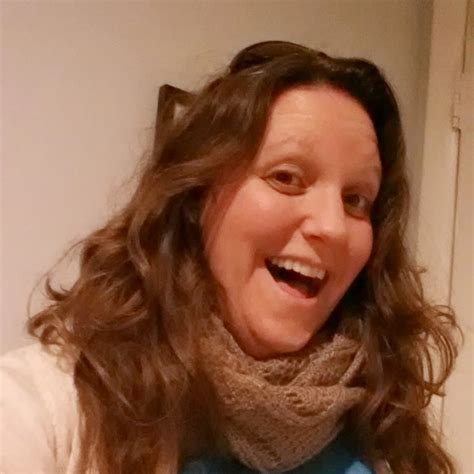 Laura Linehans Instagram Twitter And Facebook On Idcrawl