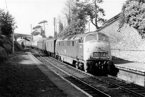 Br Warship Class Diesel Hydraulic 869 Zest Passing St Germ Flickr