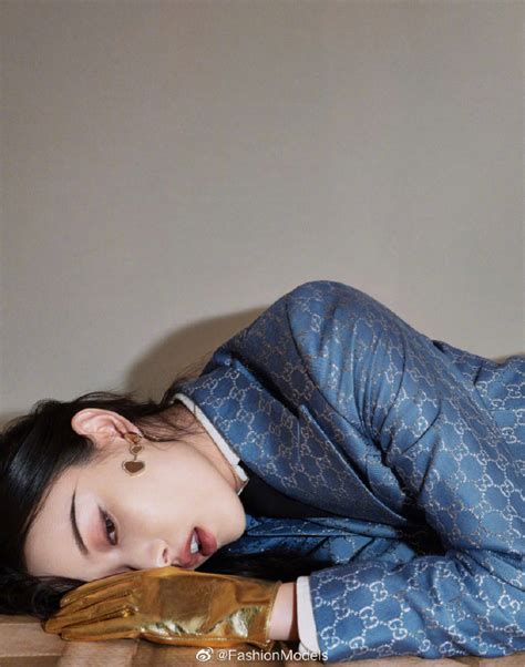 倪妮登上《时尚芭莎》四月刊，古驰女郎的时髦生活片段 眼界，放眼世界