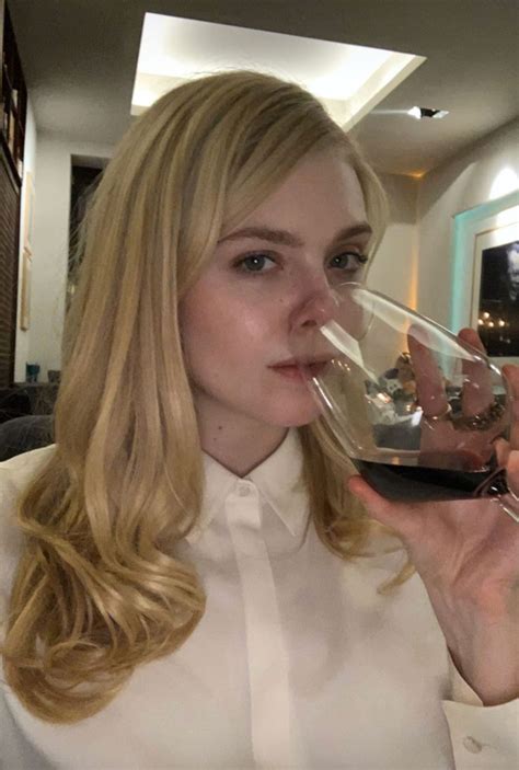 Ly En Elle Fanning Was A Faily☘️ Peinados Con