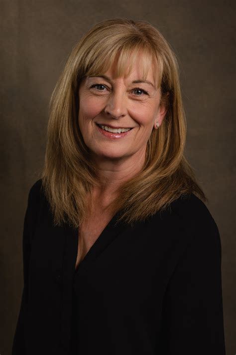 Free Headshots For 100 Women Who Care Calgary Laurie Macbrown Photography