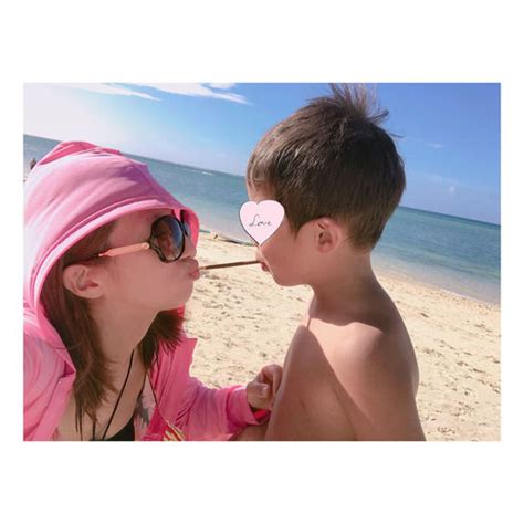 【悲報】辻希美、息子にキス→大炎上w このニュース