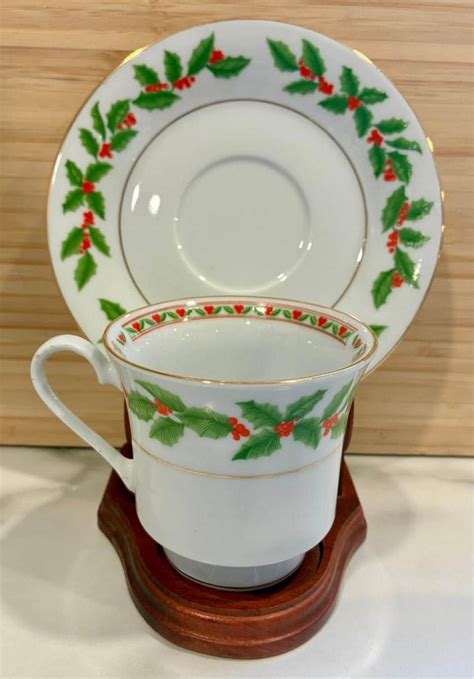Vintage Crown Ming Christmas Tea Cups And Saucers Set Of 4 Etsy