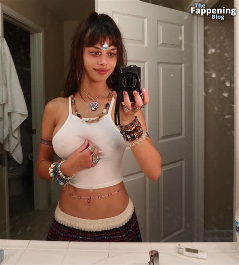 Lydia Bielen Sin Sostén 3 Fotos Thefappening