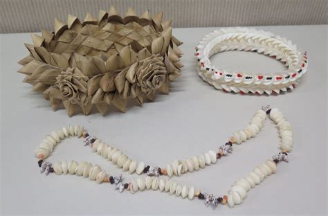 Shell Lei Haku Shell Lei And Woven Lauhala Haku Lei Oahu Auctions