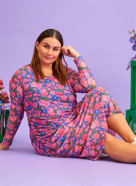 Nora Flower Mesh Kjóll Curvy And Stout