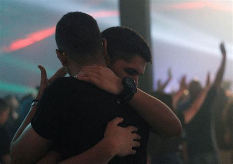 رابطه جنسی با همجنس همراه مصرف داروهای ضد اچ‌آی‌وی ۱۰۰درصد بی‌خطر است ایران اینترنشنال