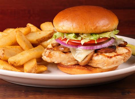 10 Restaurant Chains That Serve The Best Chicken Sandwiches
